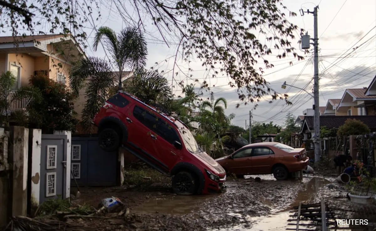 Winds Shatter Windows, Blow Roofs As Typhoon Kalmaegi Kills 5 In Vietnam