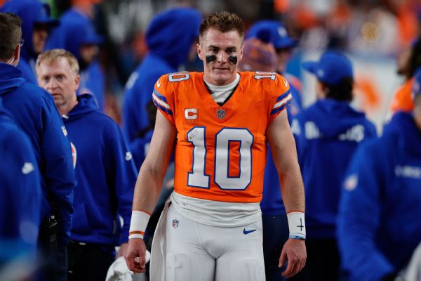 Broncos admit offense lagging following ugly win over Raiders