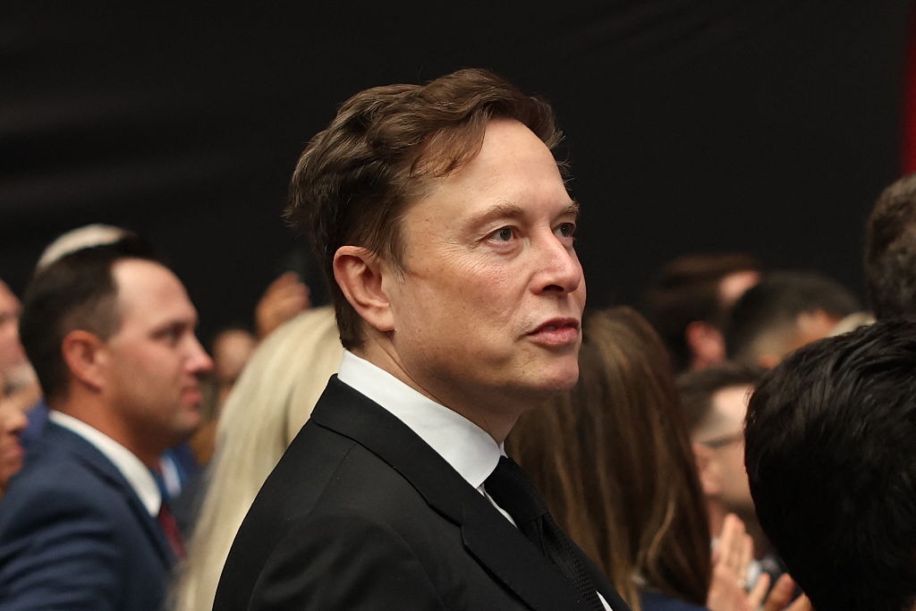 Το τέλος των smartphones προβλέπει ο Elon Musk
