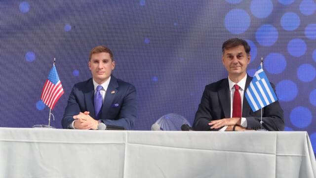 Ιστορική οικονομική συμφωνία Ελλάδας - ΗΠΑ για την Τεχνητή Νοημοσύνη ...