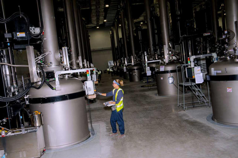 Inside Corning’s Bold Bid to Revive the U.S. Solar Industry