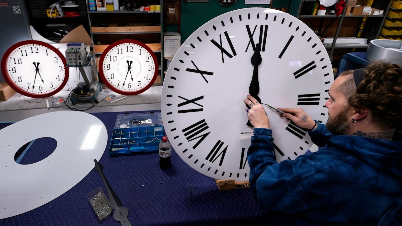 Nunavimmiut have wound back their clocks for the last time