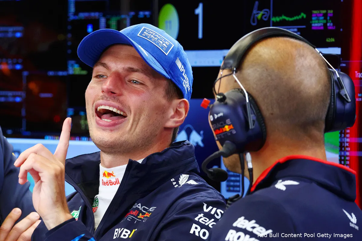 Ondertussen in F1 | Lambiase kijkt trots toe hoe Verstappen zijn ...