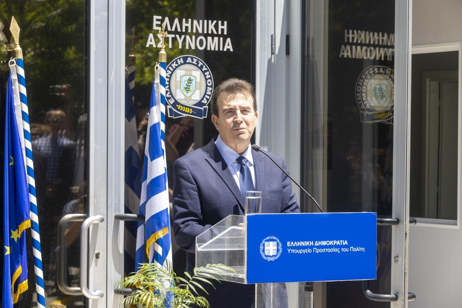 Ο Χρυσοχοΐδης στέλνει το "ελληνικό FBI" στην Κρήτη για τις "μαφίες και ...