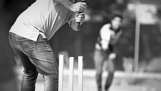 30-year-old collapses and dies during water break in cricket match in ...