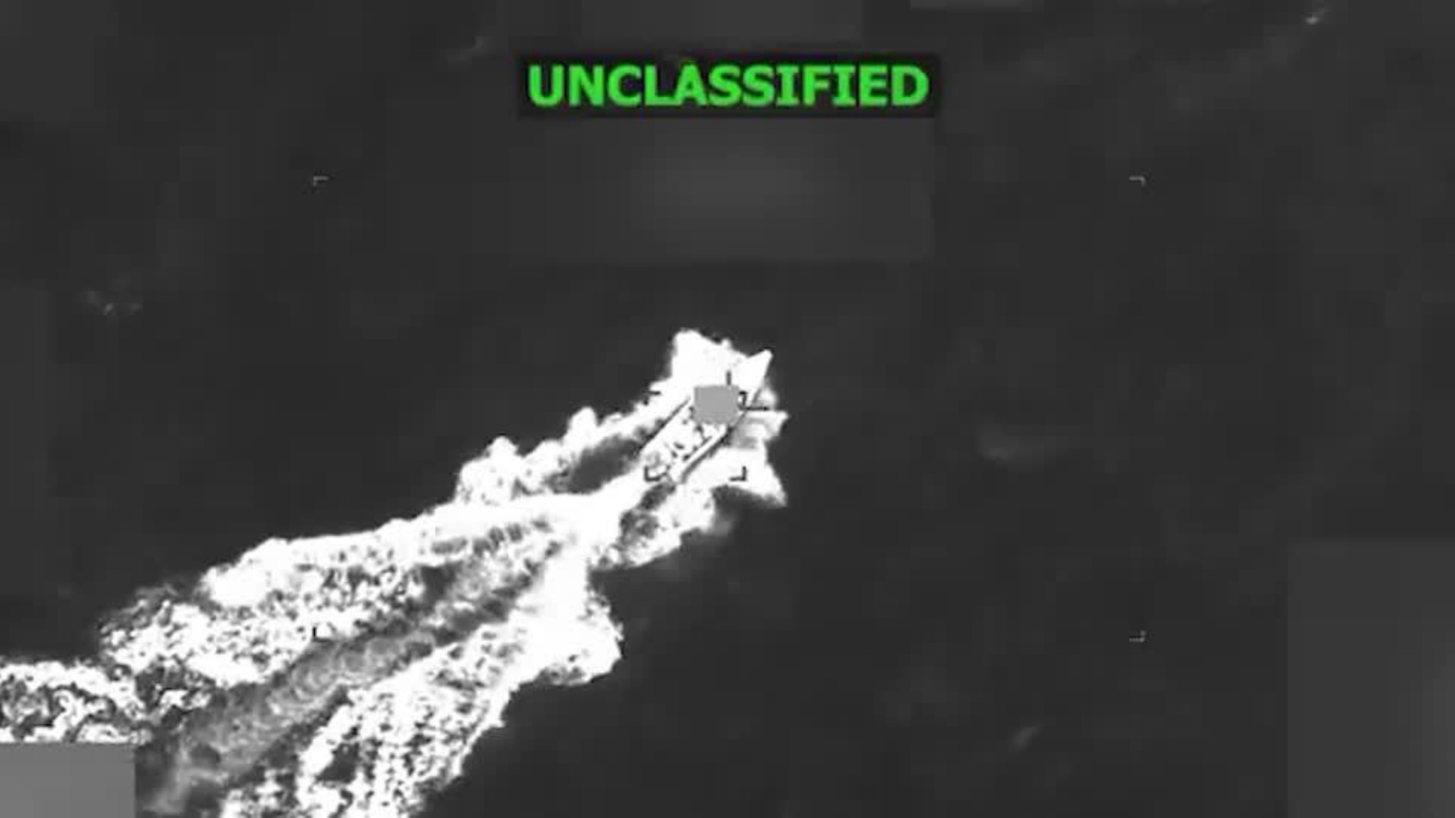 Il mirino inquadra la nave e la colpisce con un missile: le immagini ...