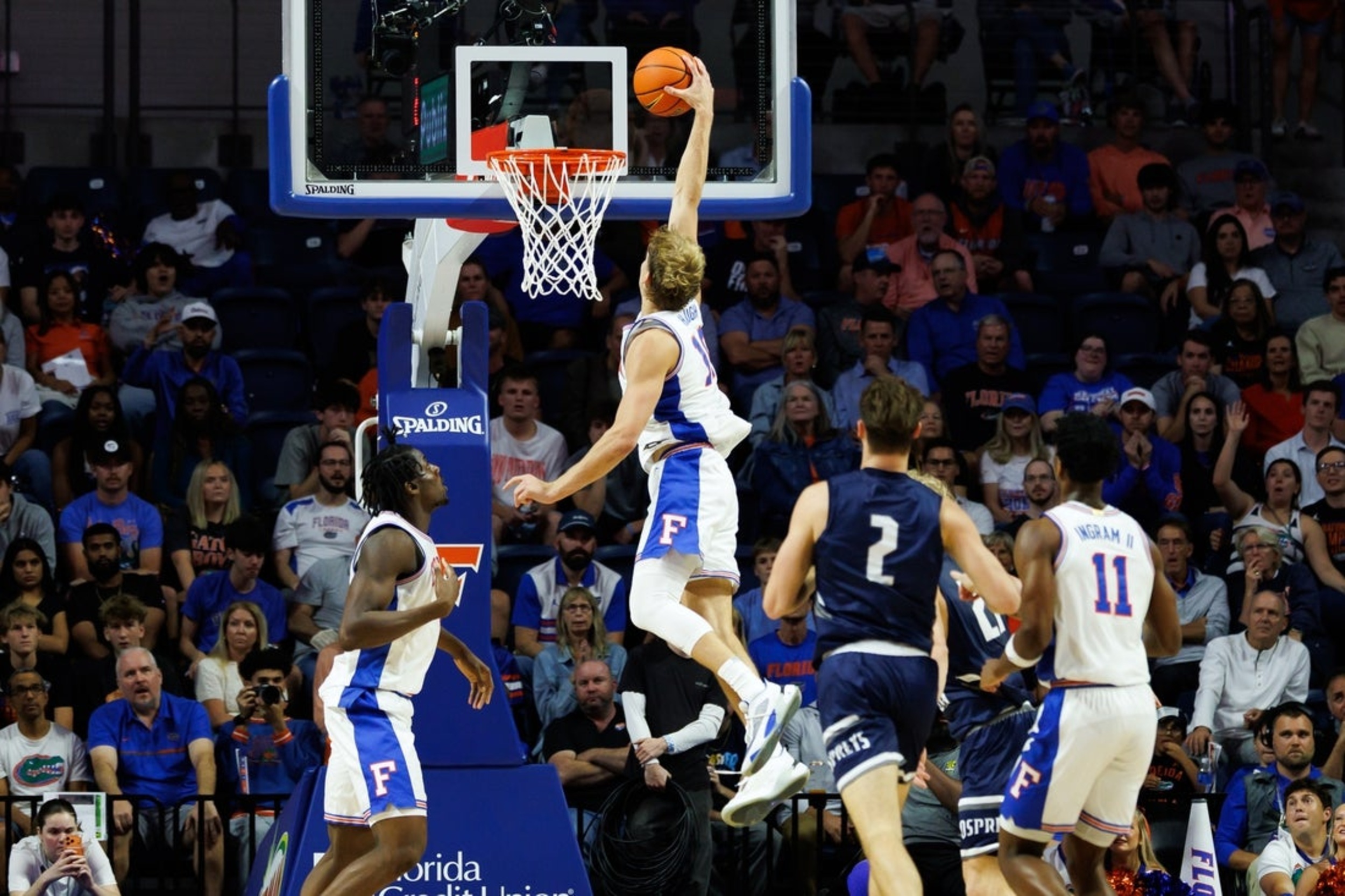 No. 3 Florida dominates North Florida after unfurling banner