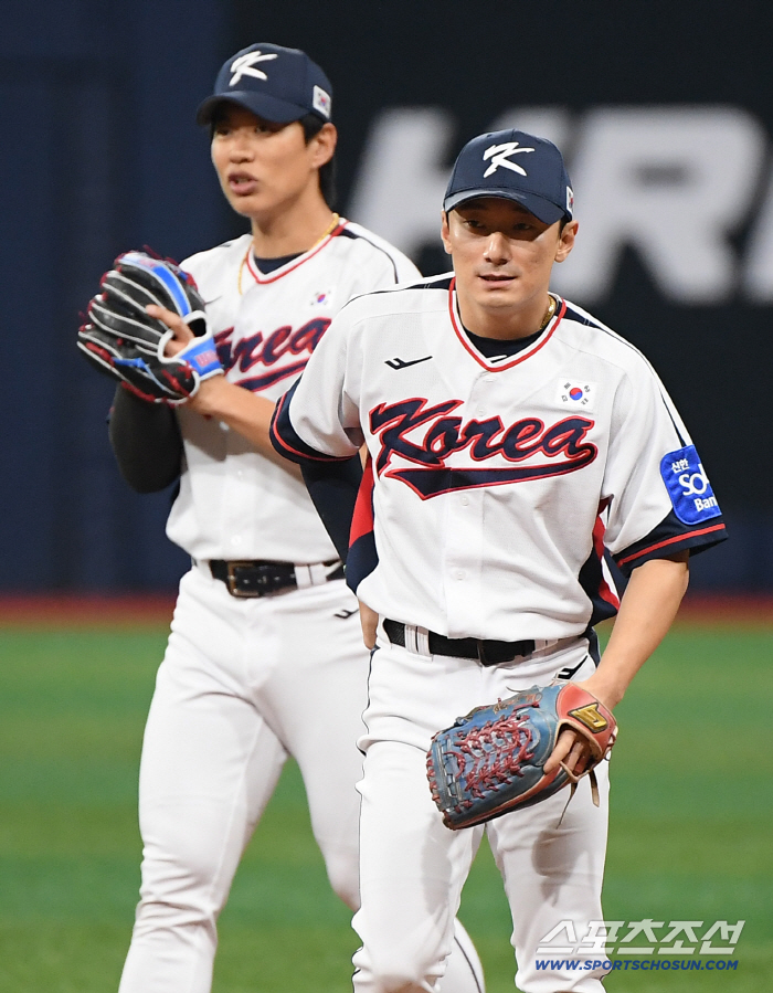 Shin Min-jae Song Seong-moon and second base defense train together