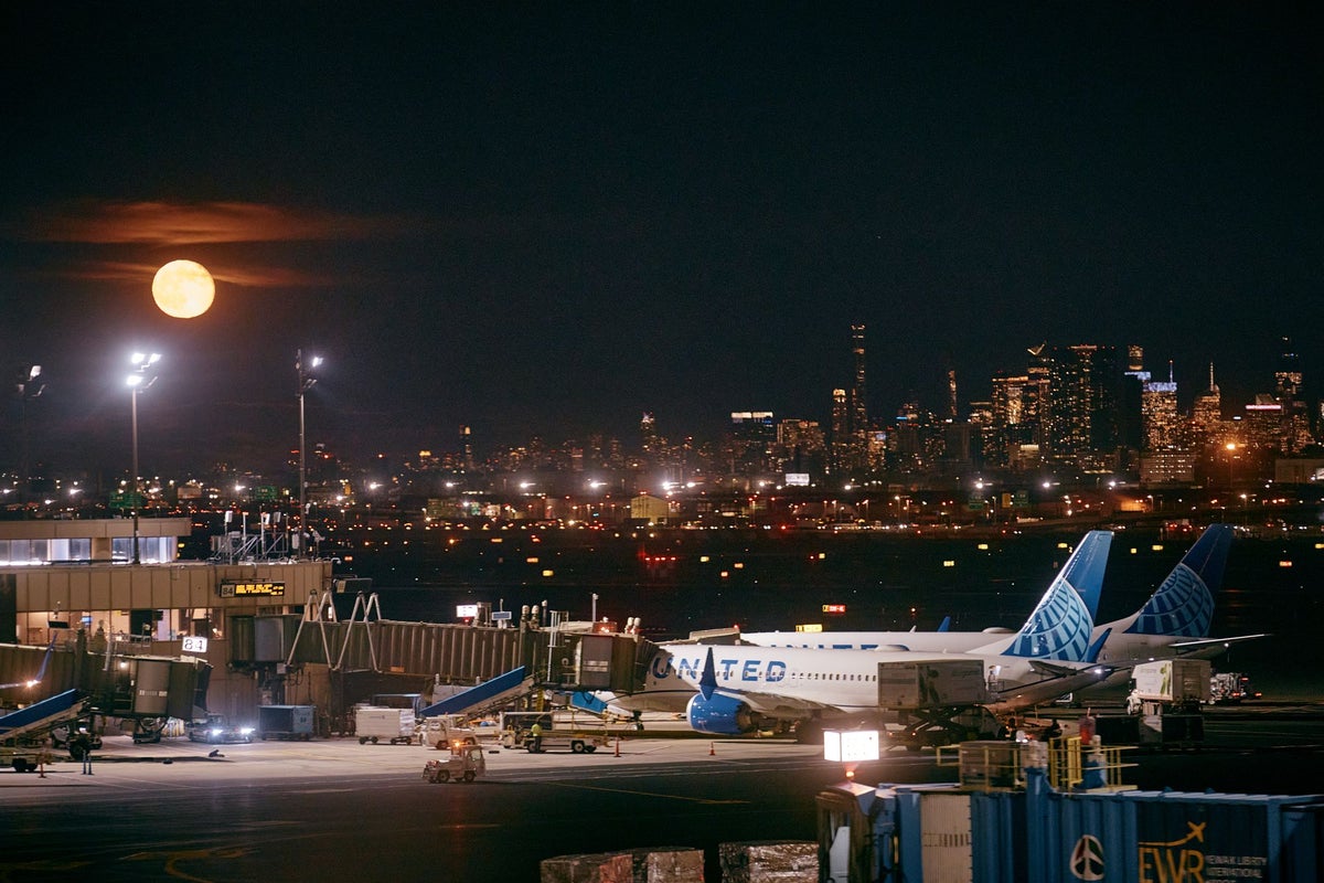 Major flight cancellations hit as airports comply with shutdown cuts