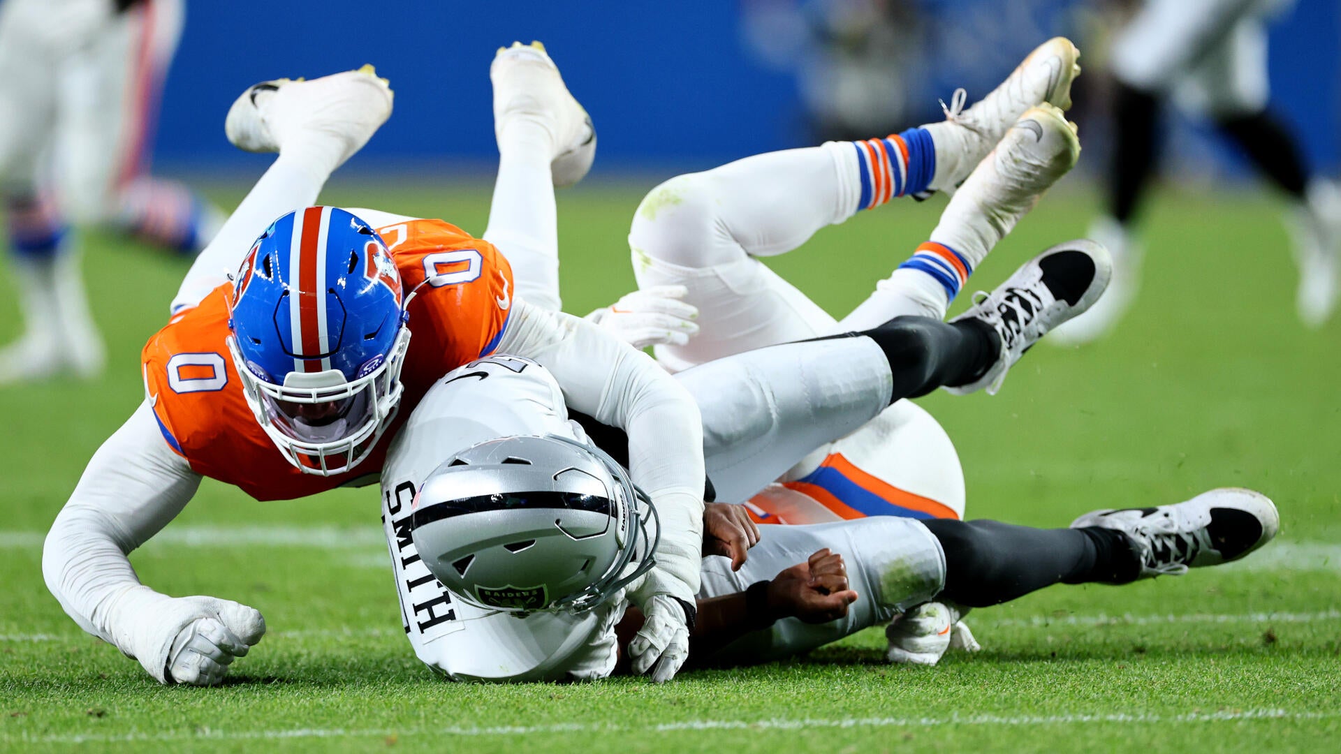 Geno Smith injury: Raiders QB suffers quad contusion on 'Thursday Night ...