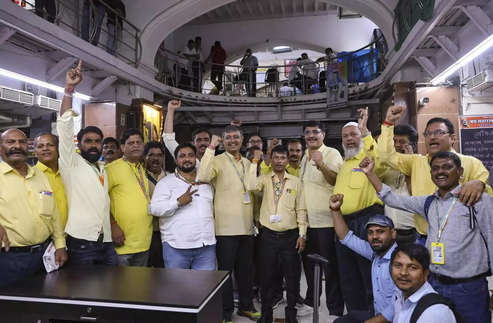 Overcrowded platforms, flash protest : How chaos at Mumbai's CMST ...