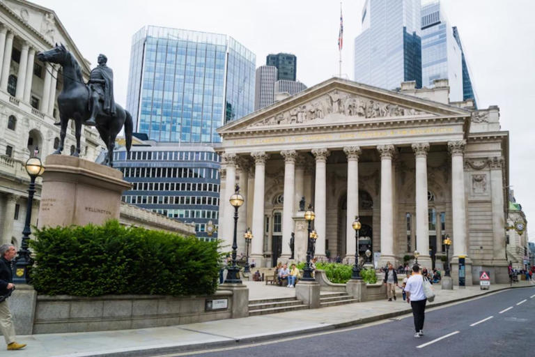 BoE Rate Decision Deepens UK Mortgage Divide Between Fixed and Tracker ...