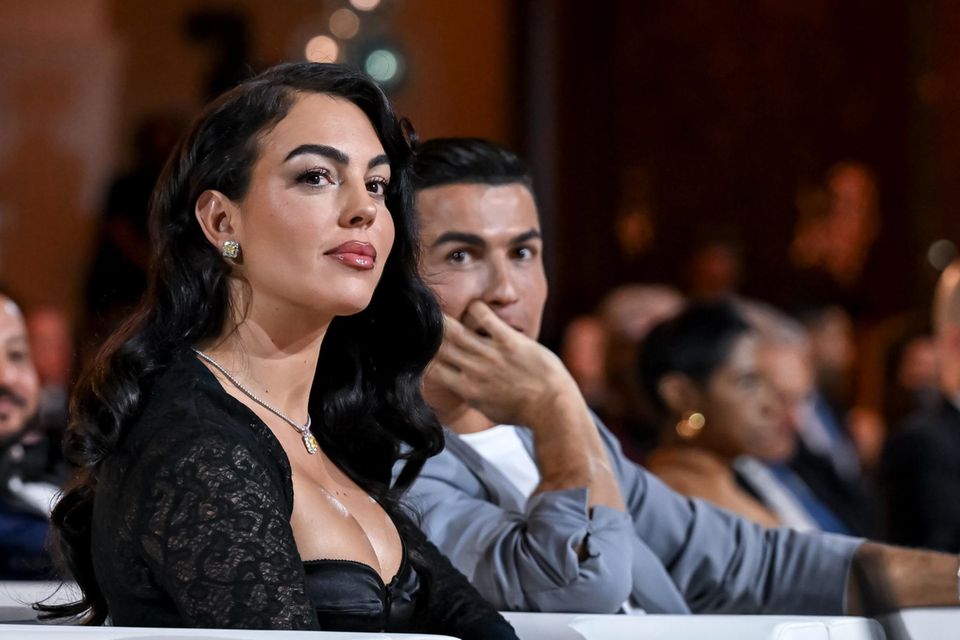 Cristiano Ronaldo: So unspektakulär hat er um Georgina Rodríguez' Hand ...