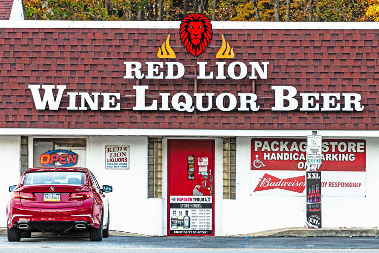10 Delaware old-school dive bars where you can raise a glass & let your ...