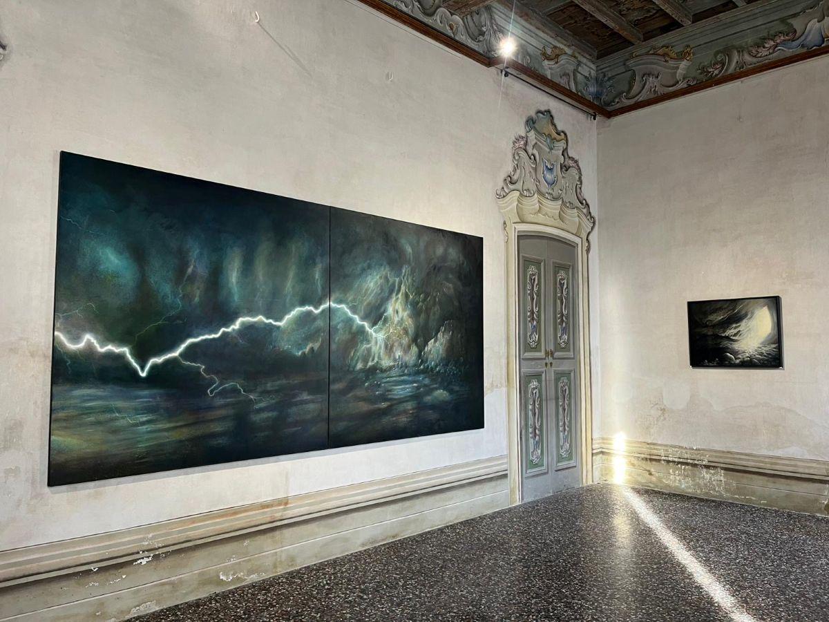 Abbracci di Luce, la Collazione Kiron in mostra nella sale di Villa Arconati a Bollate