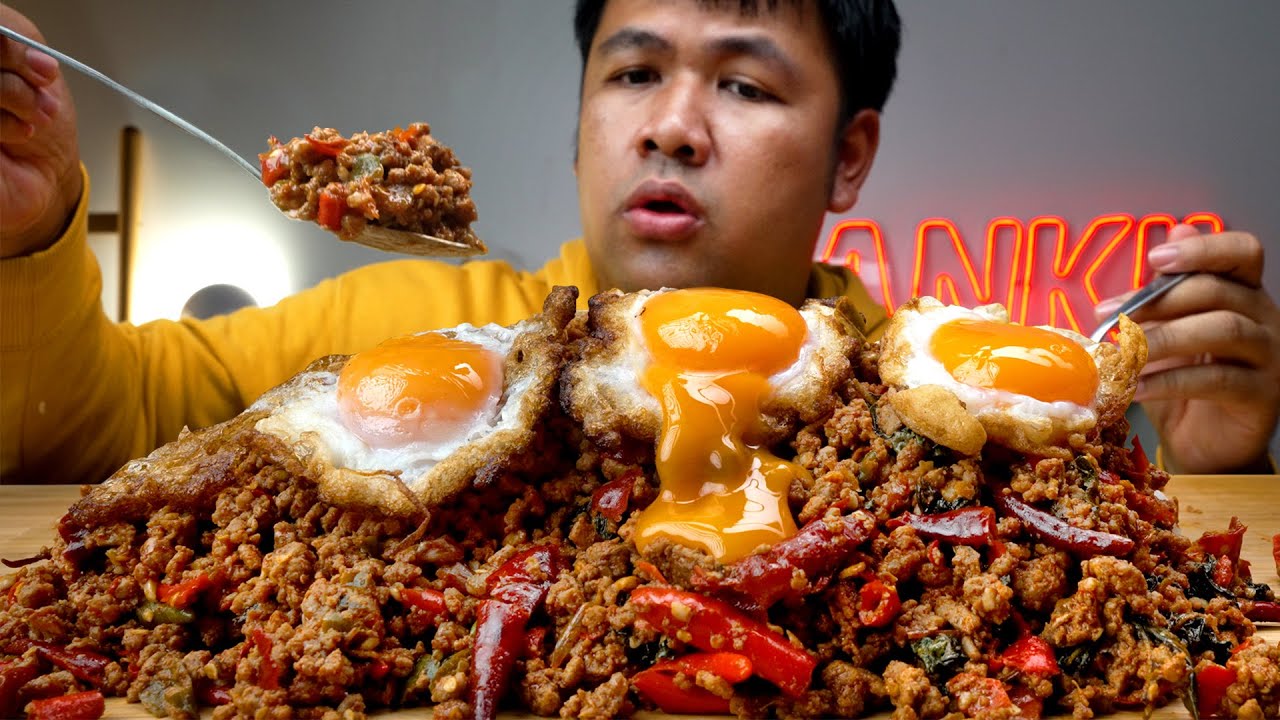 กะเพราเนื้อโคตรพริกคั่ว ไข่ดาว 3 ฟองแน่นๆ BANKII