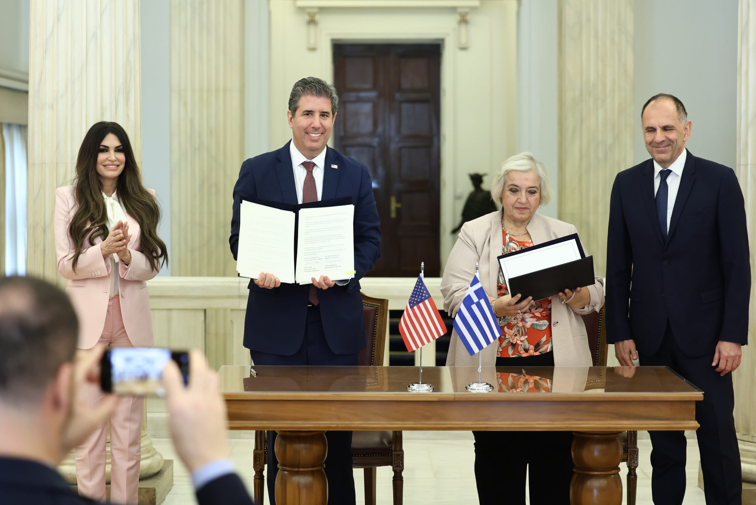 Ολοκληρώθηκε η συμφωνία Ελλάδας – ΗΠΑ στο υπουργείο Εξωτερικών