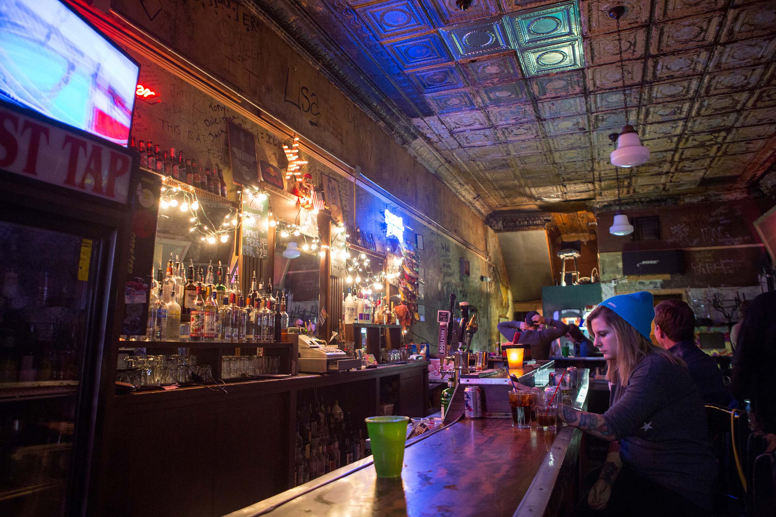 How to do a dive bar crawl in the East Village of Des Moines