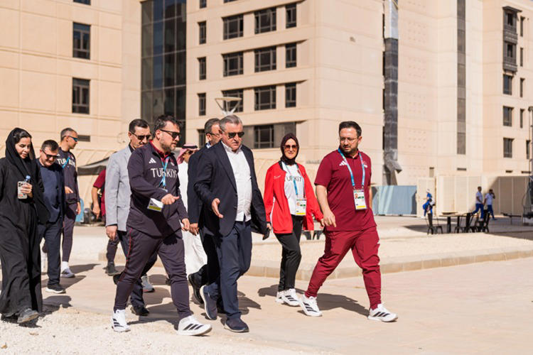 Bakan Bak, 6. İslami Dayanışma Oyunları'nda "sporcular köyünü" ziyaret etti