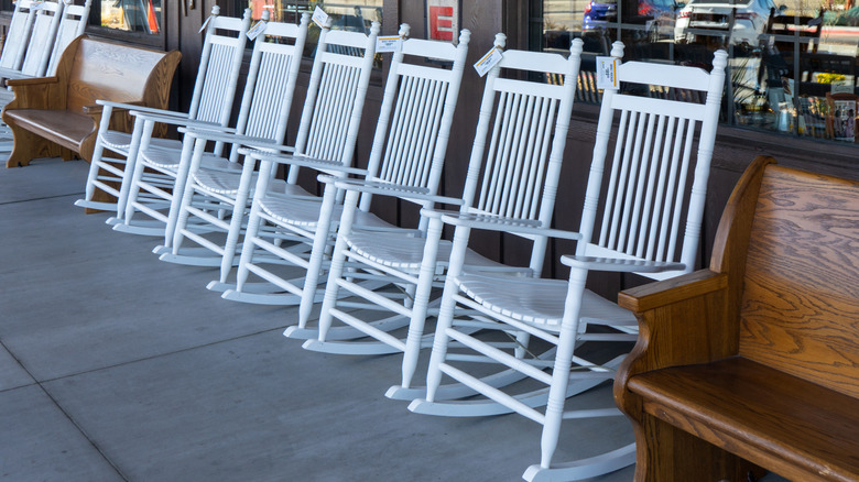 What Brand Is Behind Cracker Barrel's Rocking Chairs And If They're ...