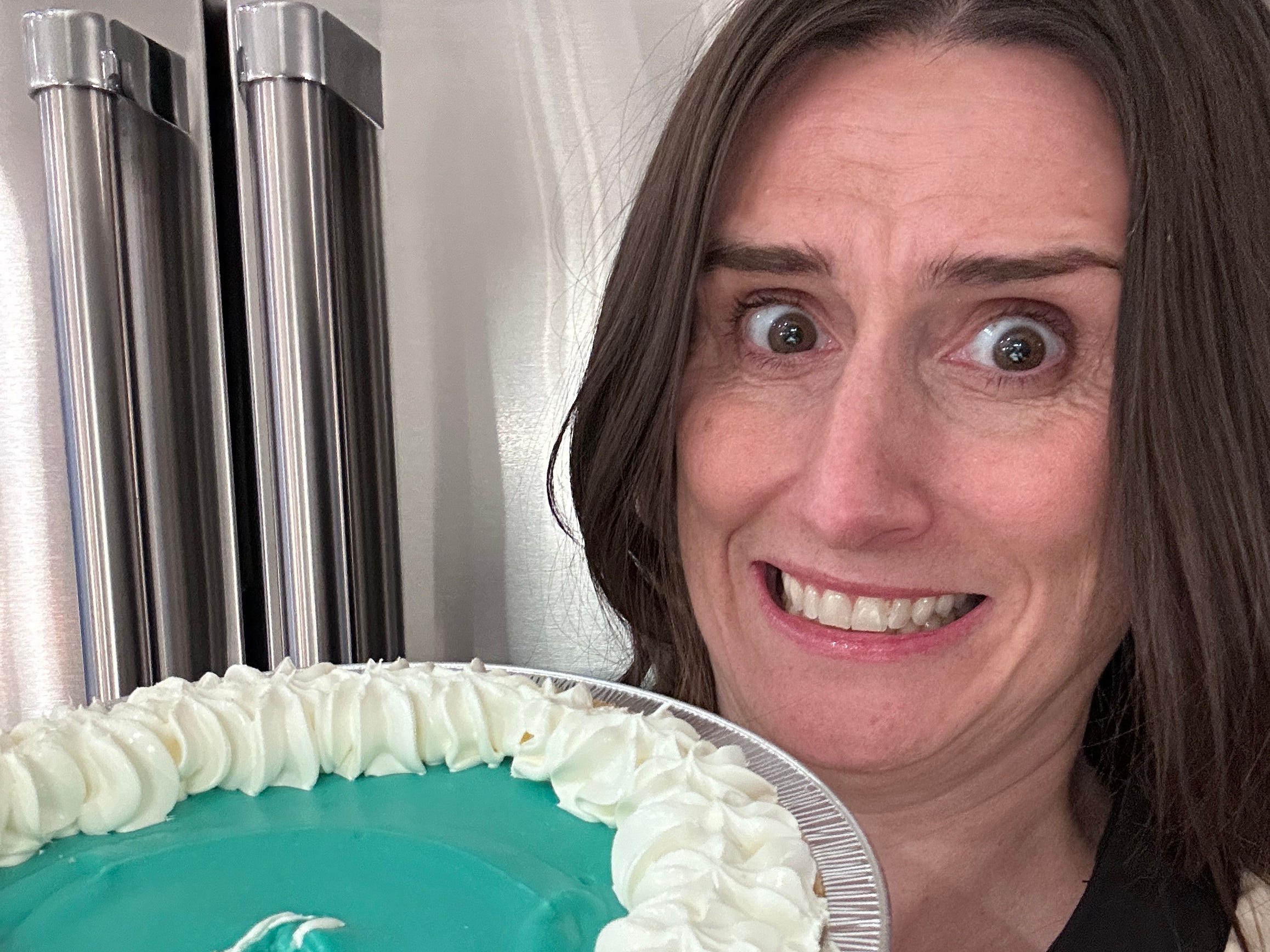 Taco Bell's Mountain Dew Baja Blast pie looks inedible. I tried it ...