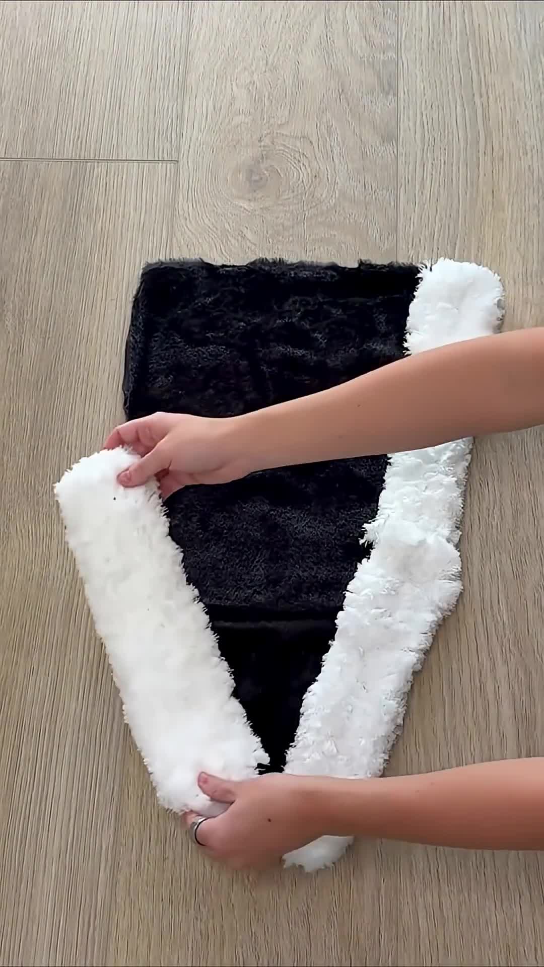 Grab 6 mop pads from Dollar Store for this EASY Halloween idea! 👻 🦨
