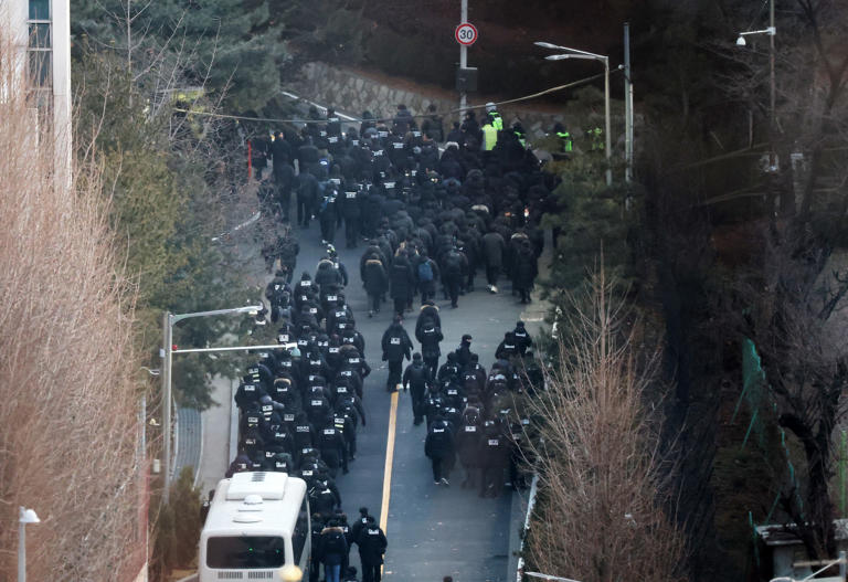 Yoon's defense cites Montesquieu, argues martial law beyond judicial review