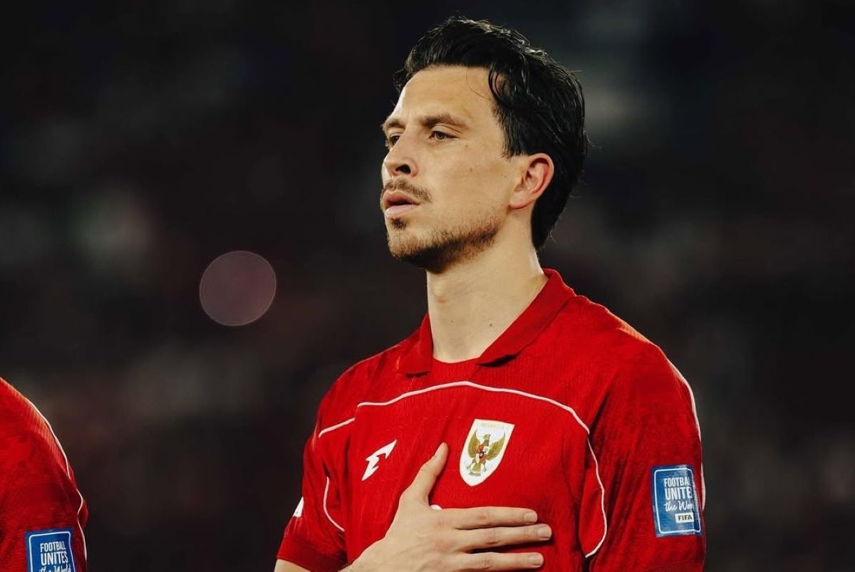 Apes! Thom Haye dan Shayne Pattynama Dijatuhi Sanksi Larangan Bermain ...