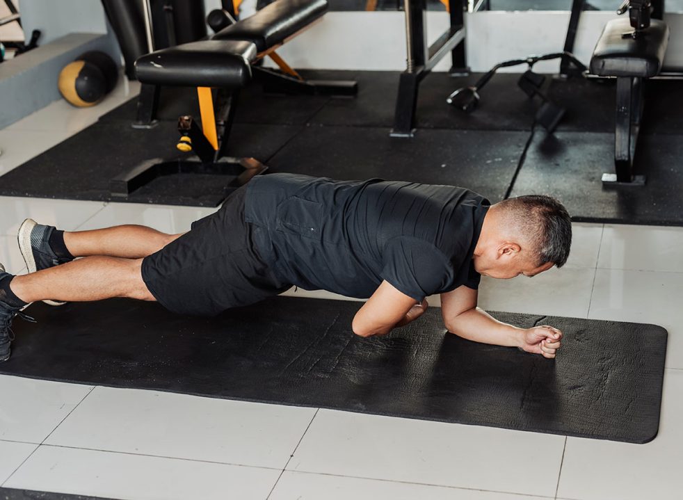 I'm a trainer and these are the 5 morning exercises adults over 50 need ...