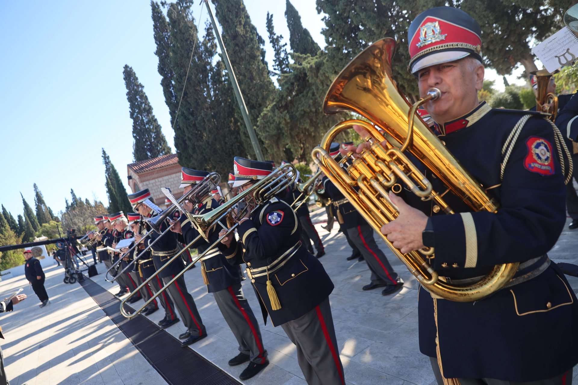 Διονύσης Σαββόπουλος: Στην αγκαλιά της Ιστορίας αλλά «ας κρατήσουν οι ...