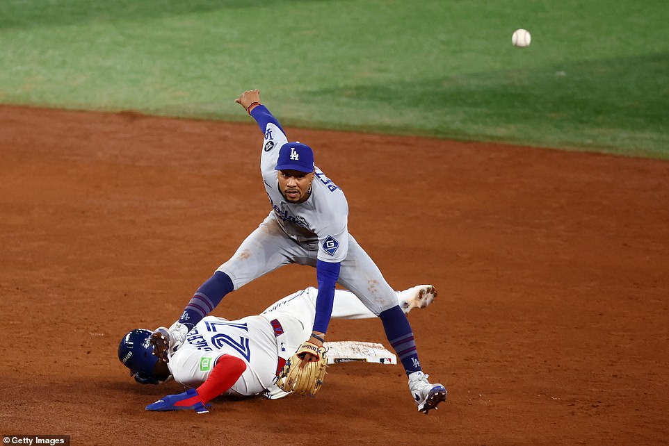 Fans react to Fox Sports mishap moments before Game 1 of MLB World Series