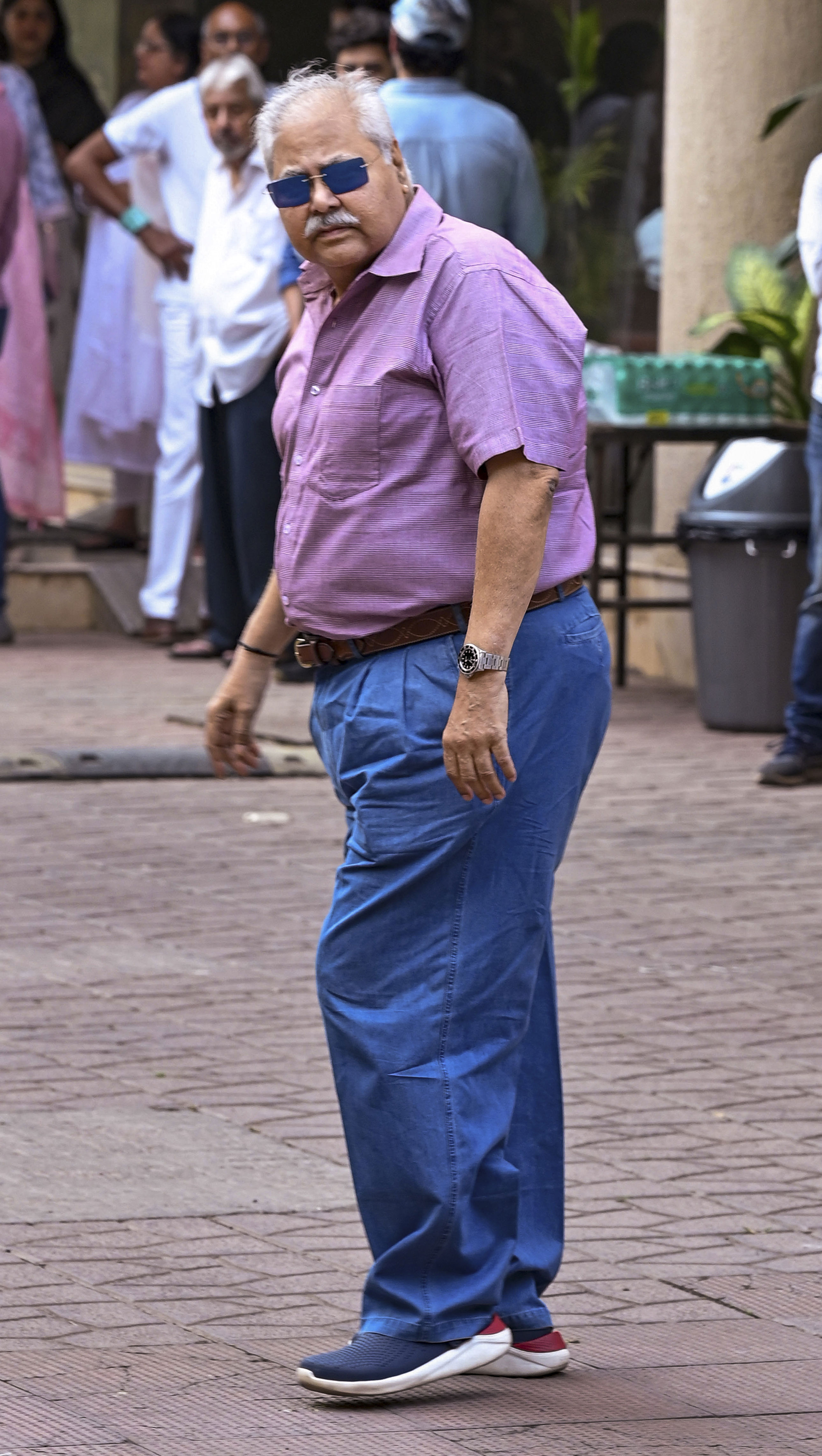 Satish Shah cremated; Naseeruddin Shah, Ratna Pathak attend funeral