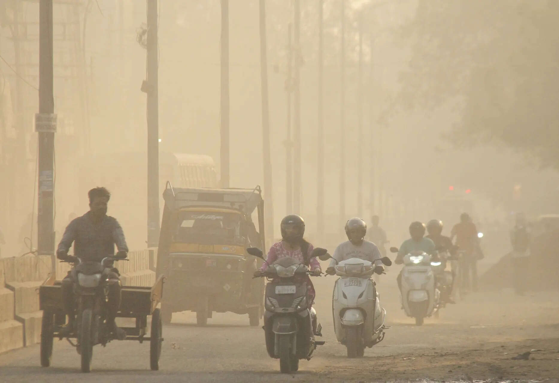 Burning eyes, headaches: Survey finds 3 in 4 Delhi-NCR households already feeling toxic air impact
