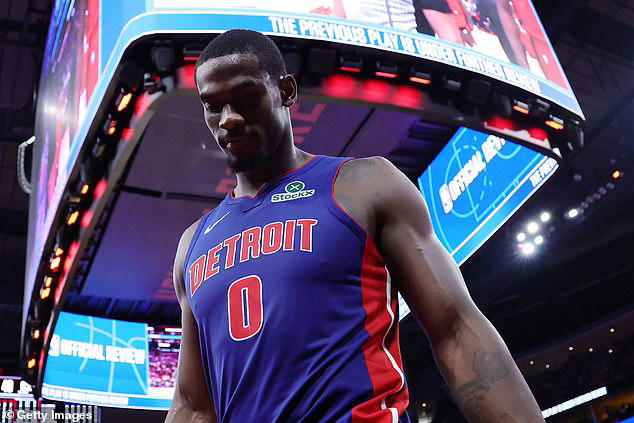 Shocking moment NBA star brutally elbows rival in face before getting ...