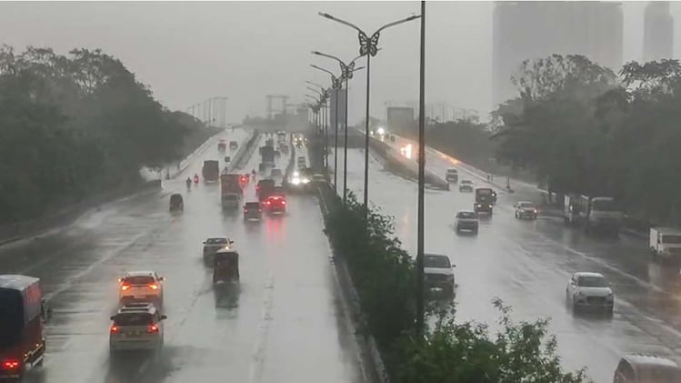 Severe cyclonic storm to hit AP coast near Kakinada on Oct 28, IMD ...