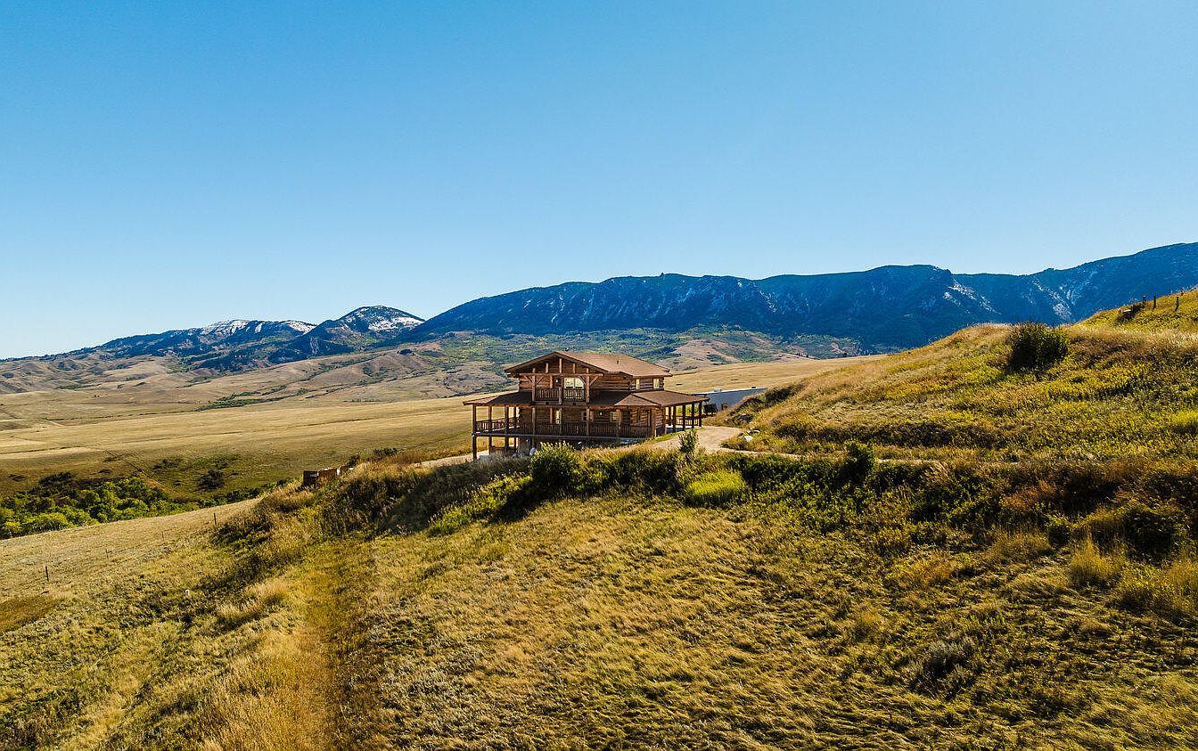 Experience Mountain Living in Wyoming: Modern Custom Log Retreat in Big ...