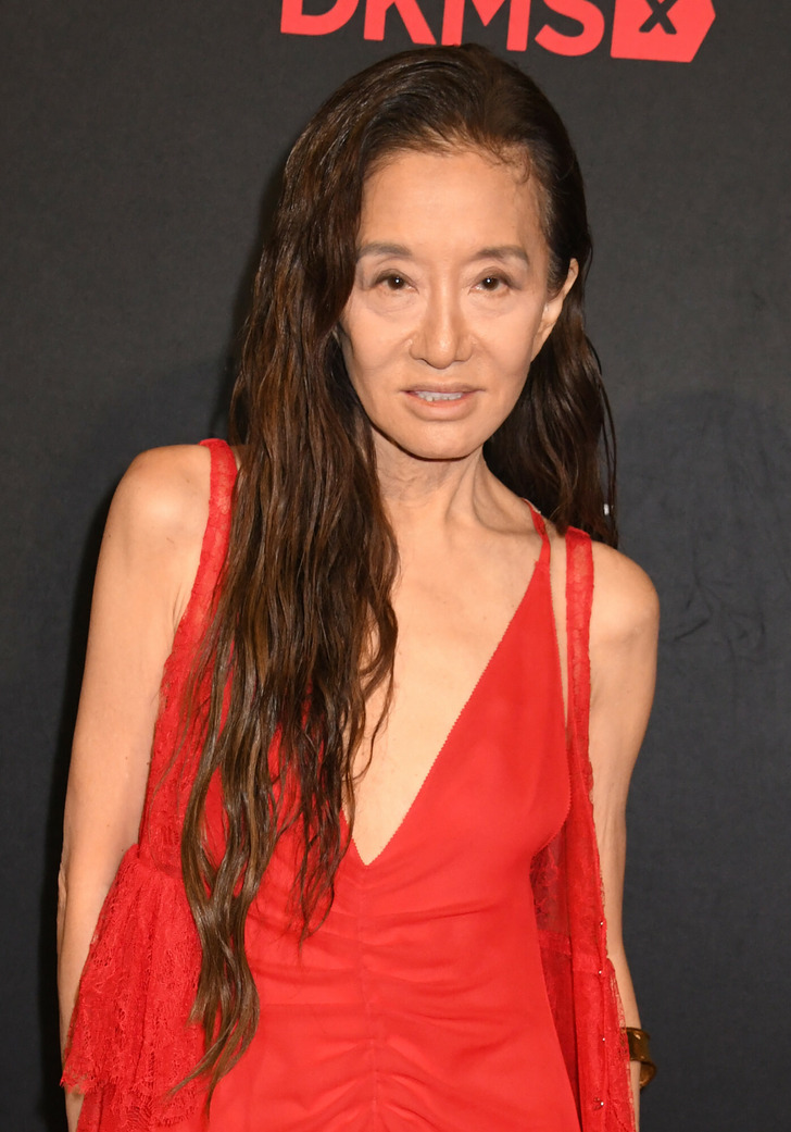 “Just NO.” Vera Wang’s Bare-Faced Red Carpet Look Leaves People Speechless