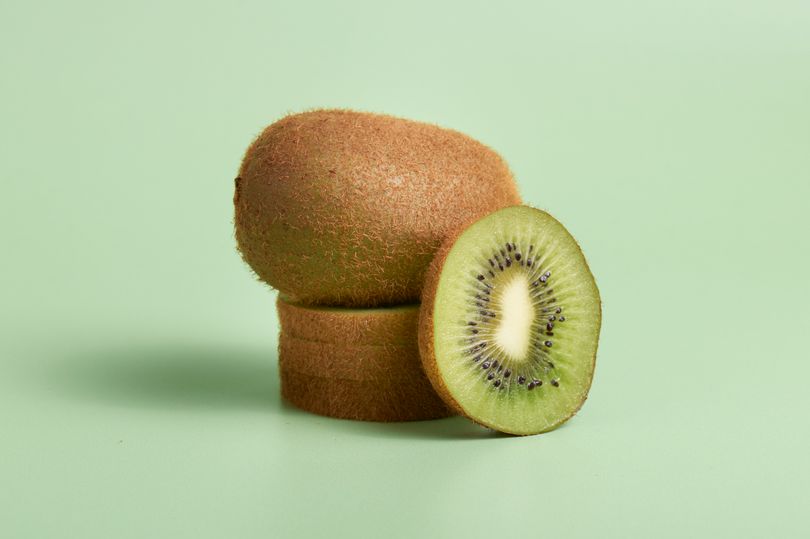 Eating two kiwis before bed can have immediate health benefits, doctor says