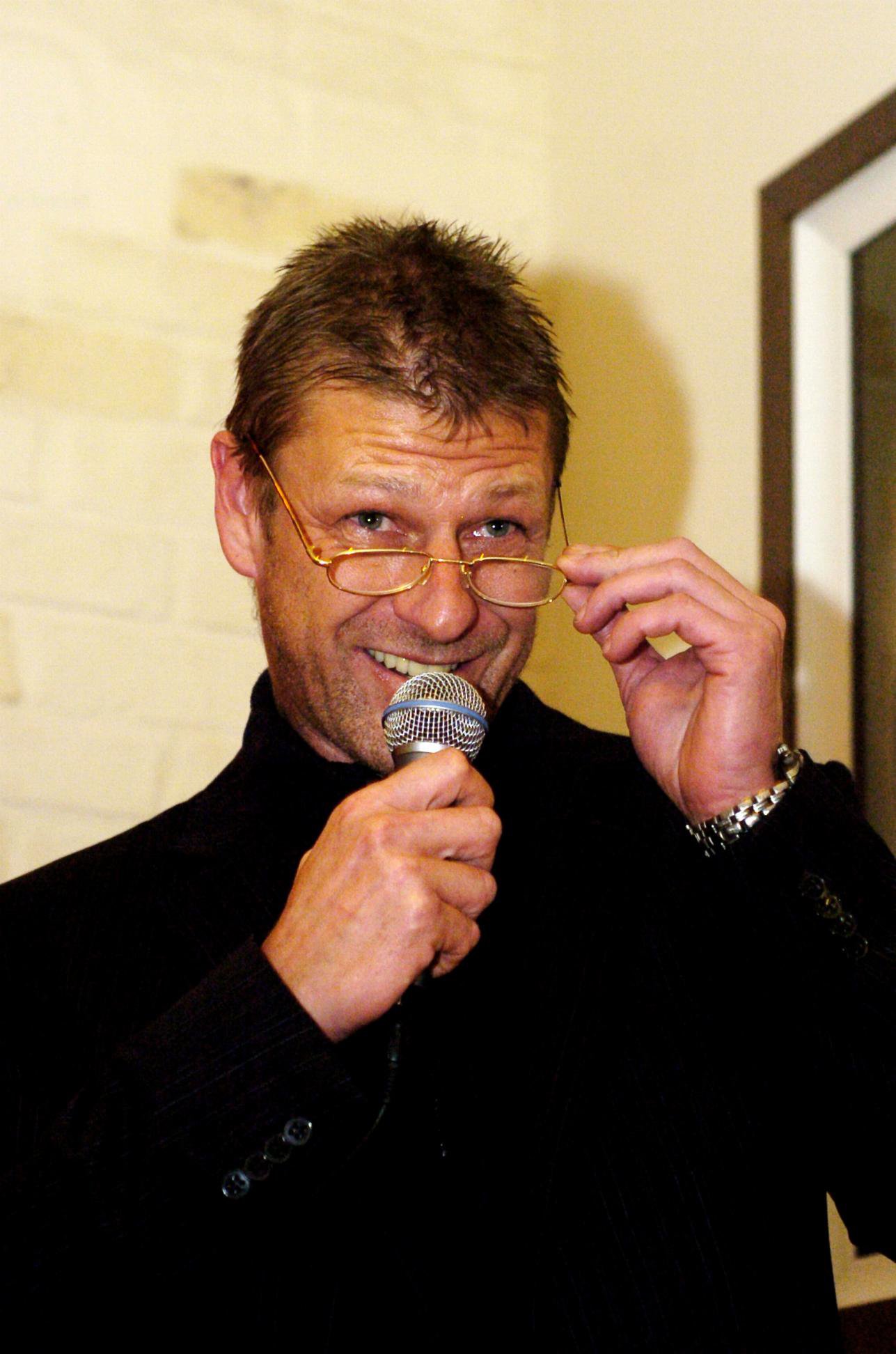 Sheffield retro: 29 ebullient photos show city partying noughties style