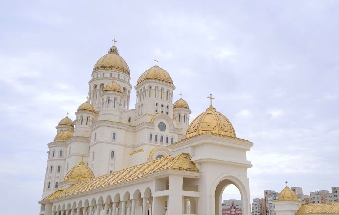 Ρουμανία: Ο Ναός της Σωτηρίας του Λαού είναι η μεγαλύτερη ορθόδοξη ...