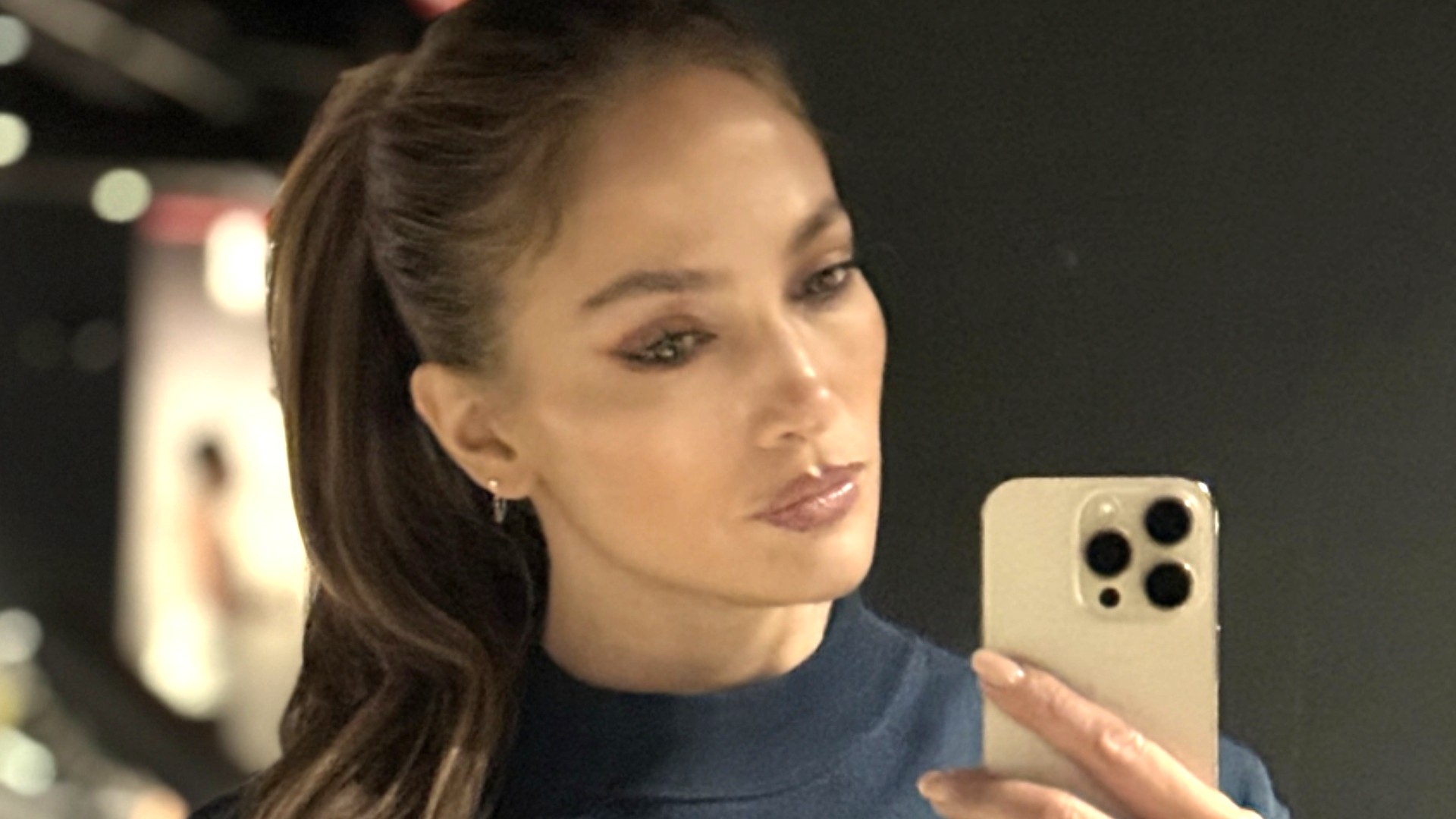 Jennifer Lopez v 56 letech dělá v posilovně velký šmrnc.