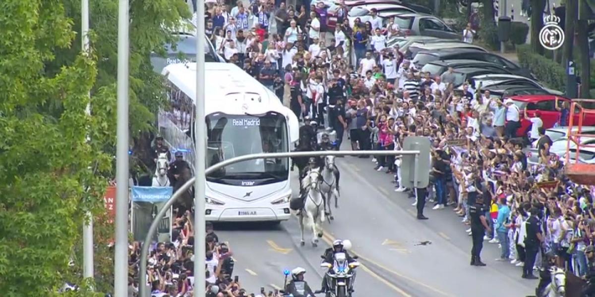 Pitos al autocar del Real Madrid