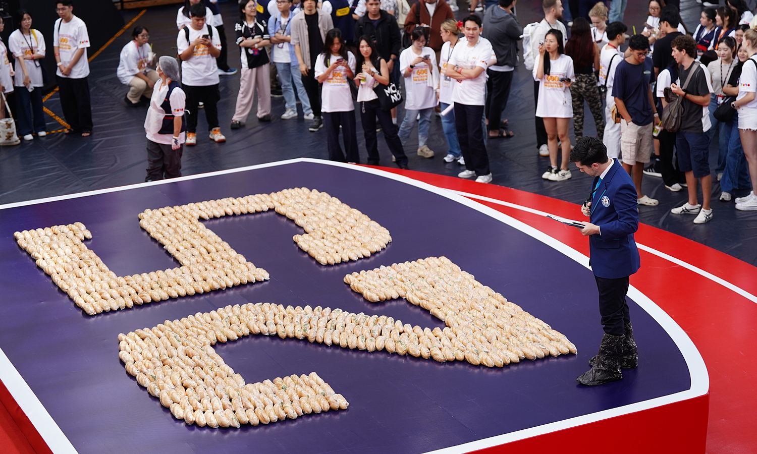 Guinness world record set with 631 banh mi to celebrate KOTO's 25th ...