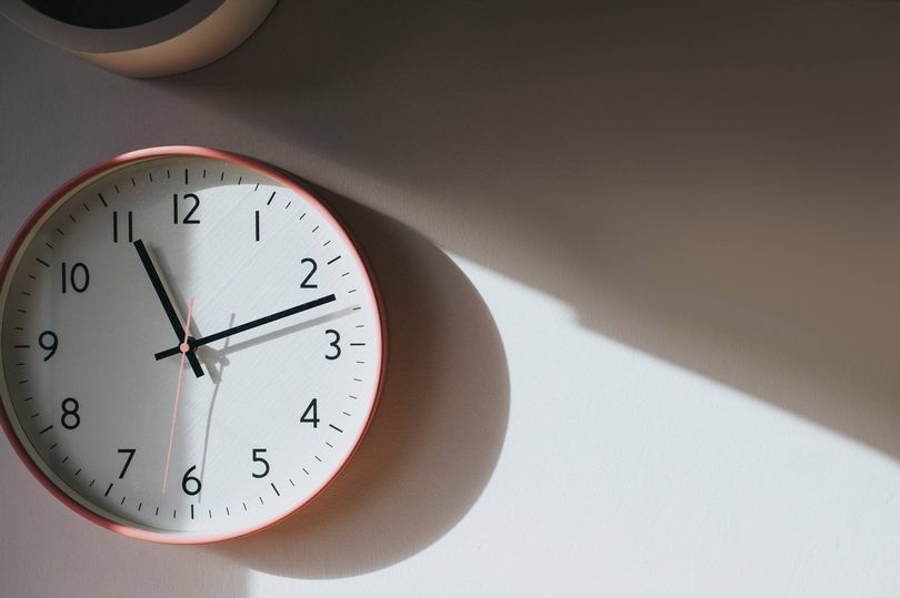 Irish households urged to make 15-minute change before clocks go back ...