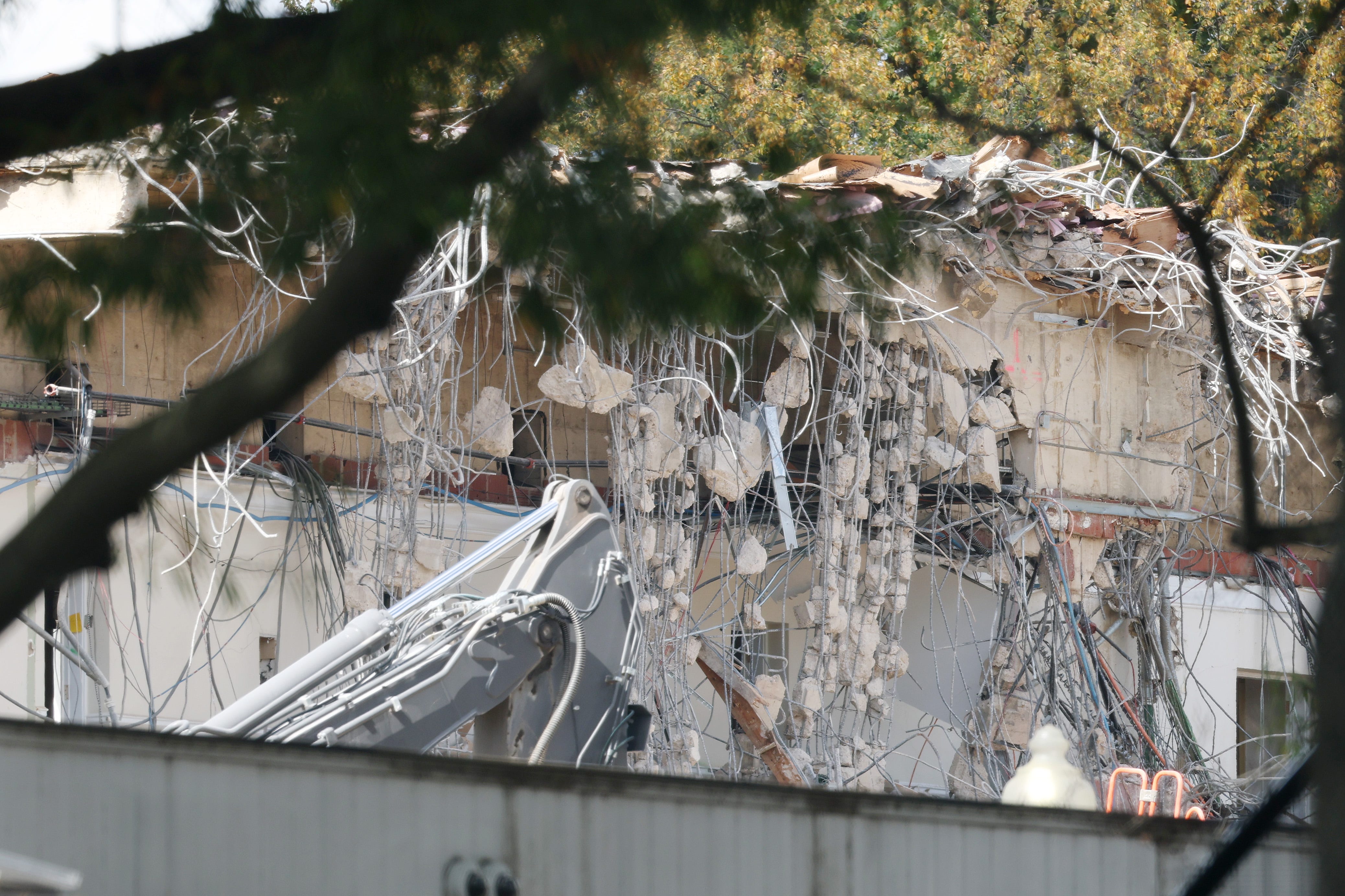 Trump's ballroom, boxing ring will be the White House's last shred of ...