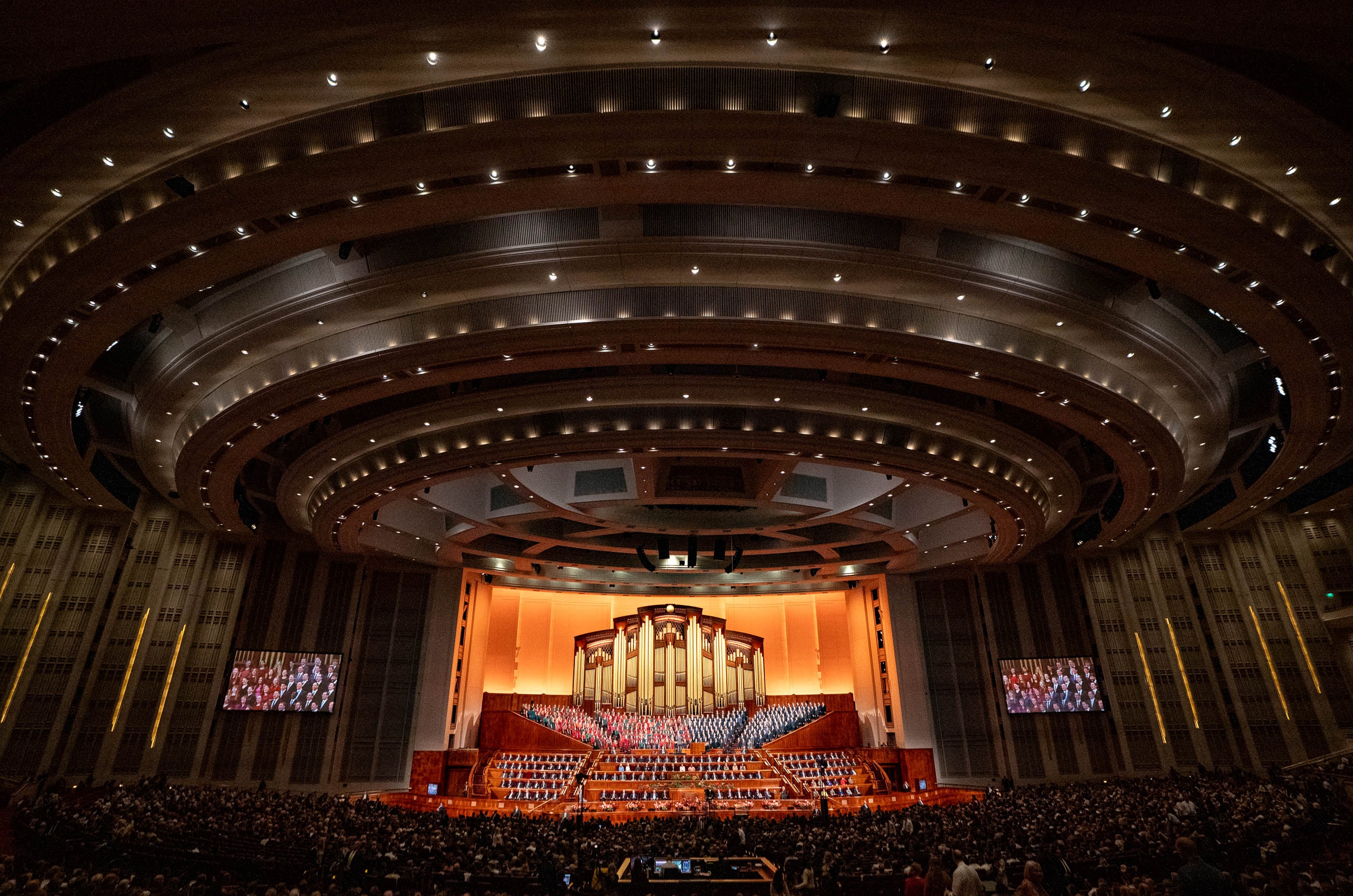 Famous Broadway couple to perform with the LDS Tabernacle Choir for ...