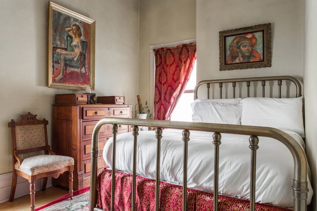 The Best Airbnbs in Chicago for Design-Minded Travelers