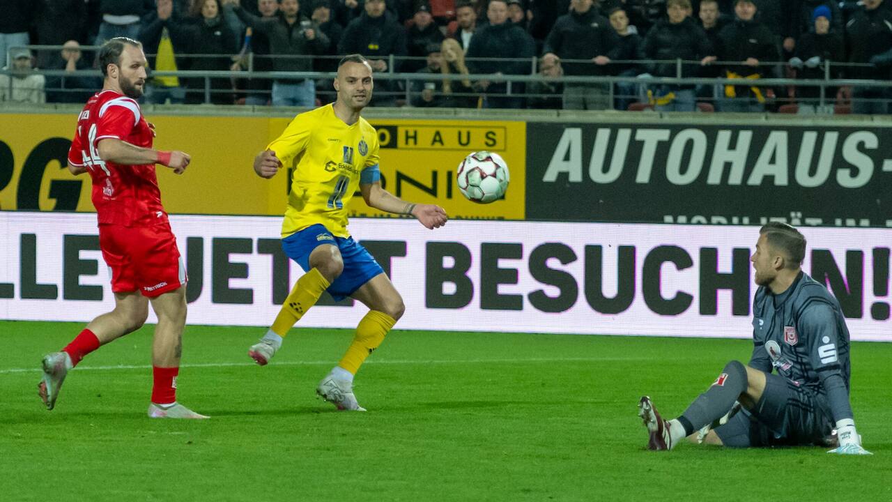 Highlights im Video: Lok Leipzig gewinnt Topspiel beim Halleschen FC