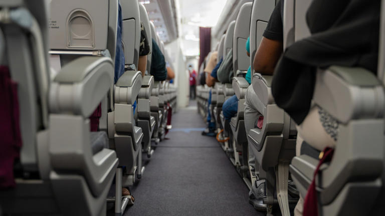 Smelling 'Dirty Socks' On An Airplane Can Be A Dangerous Sign Of This ...