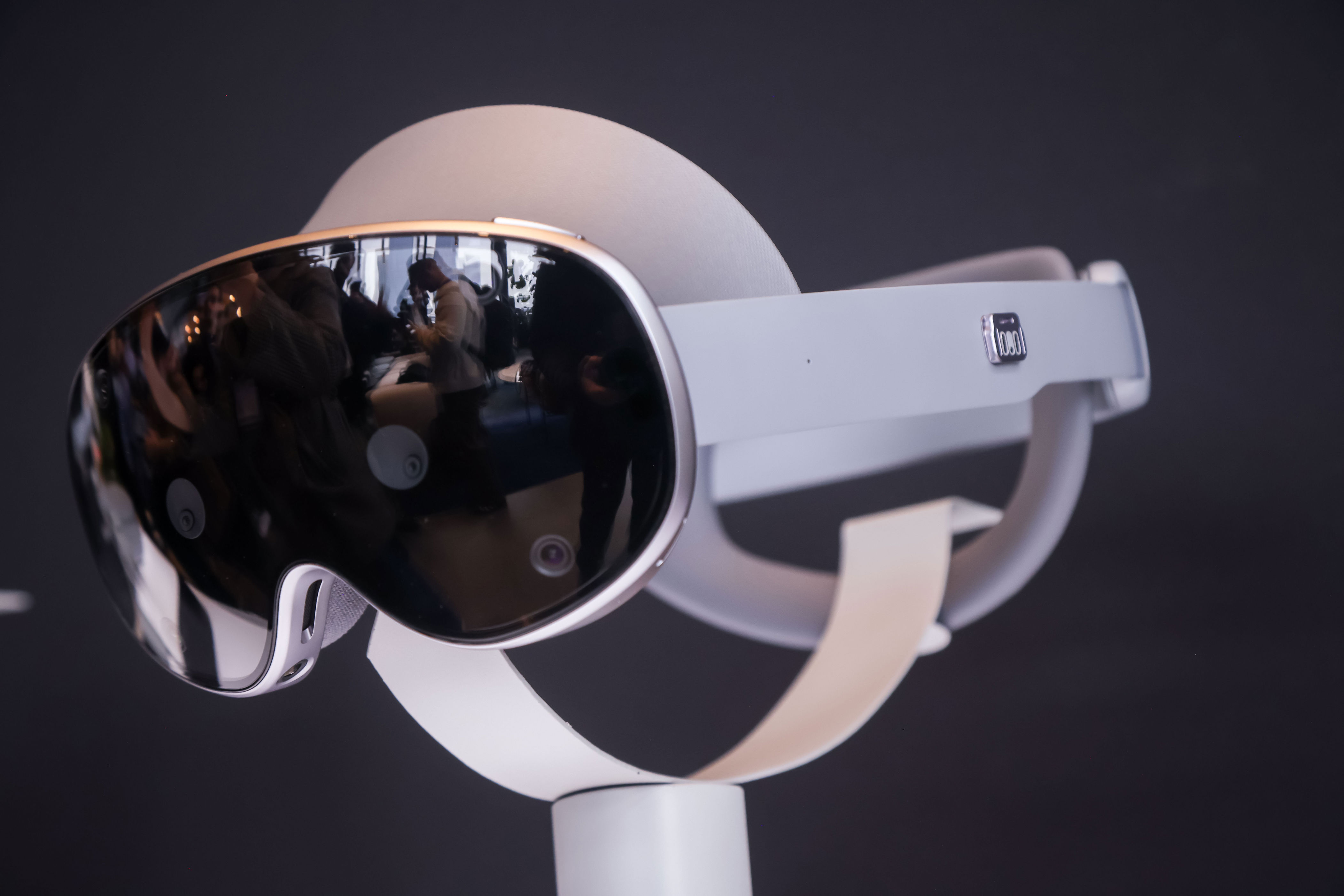 Samsung Galaxy XR vs Apple Vision Pro: Comparing specs and price